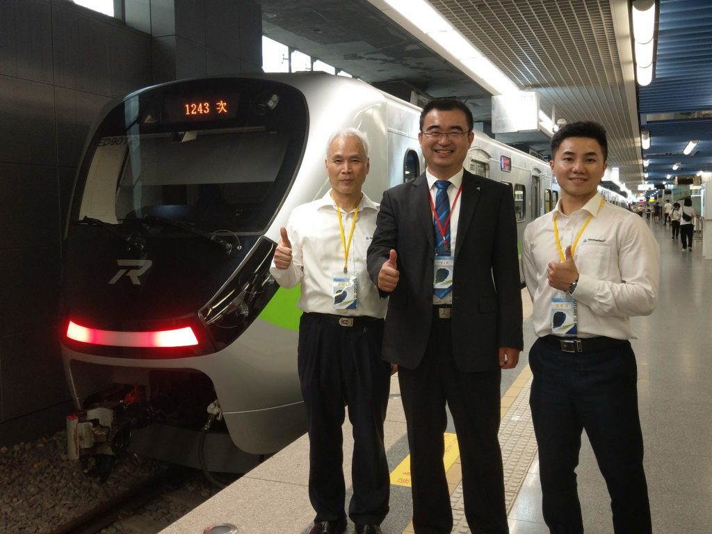 “Most Beautiful Local Train” EMU 900 enters TRA commuter service | News ...