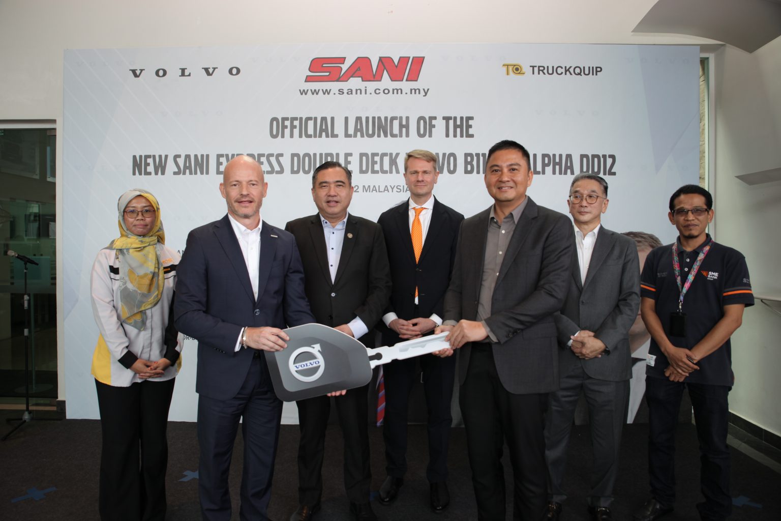IMG_2 (Mats Nilsson handing over mock key to Wan Mohd Iskandar bin Dato ...